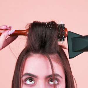 Guide pour faire un brushing doux, soyeux et lisses : les conseils