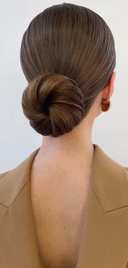 Comment faire un chignon classique : tutos en vidéo