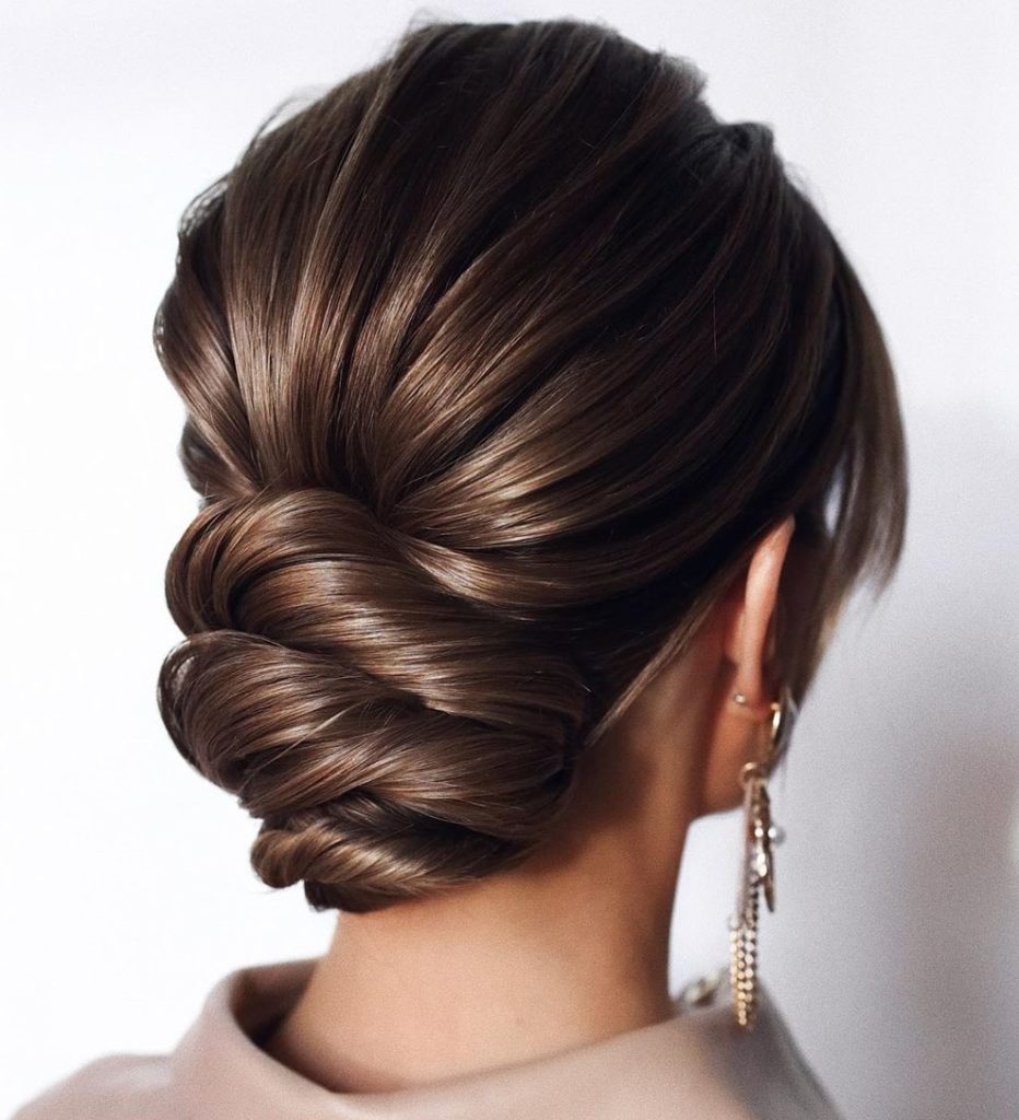 Comment faire un chignon classique : tutos en vidéo